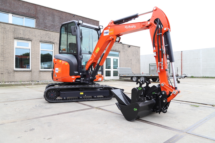 Mini-graafmachine verhuur 2700 kg | Verno.nl